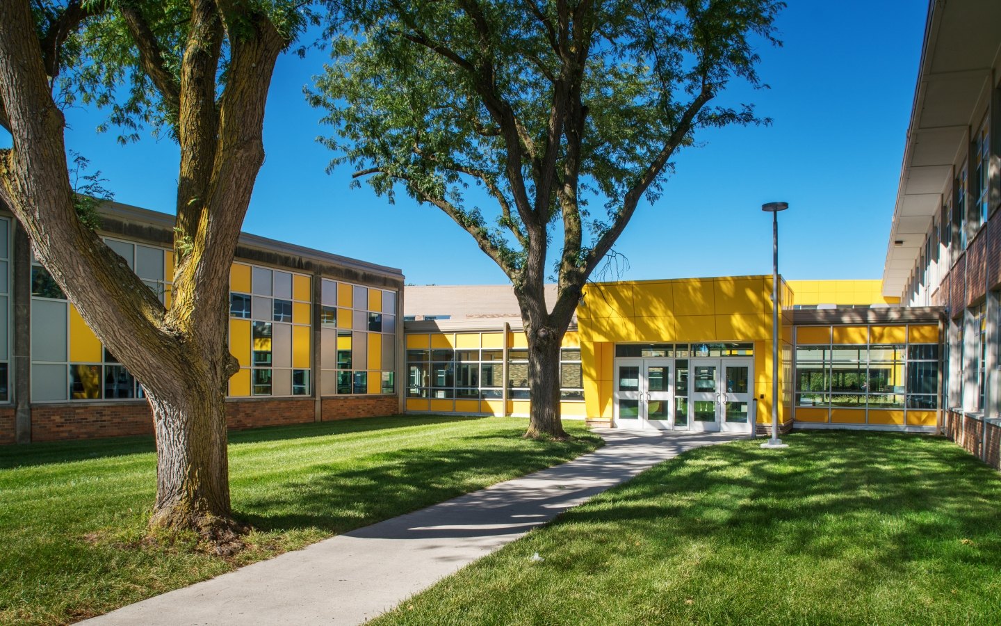 Beveridge Magnet Middle School - McCarthy Construction